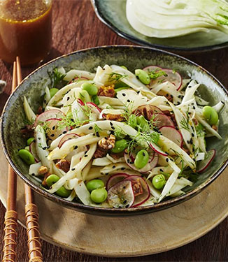 Salada de funcho, edamame e noz com molho de Ponzu, manjericão e endro ...